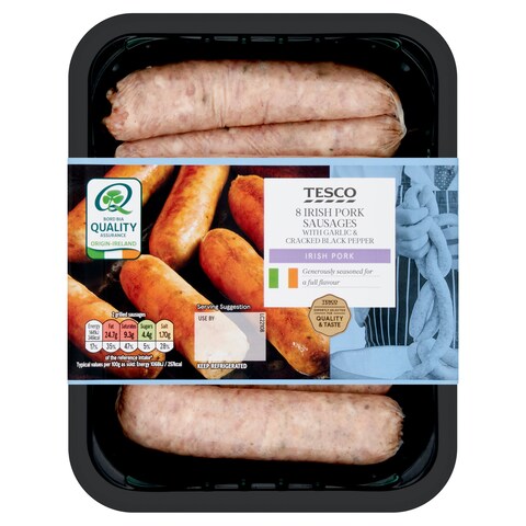 Tesco 8 Irish Pork Sausages Garlic & Cracked Black Pepper 560g - Tesco ...