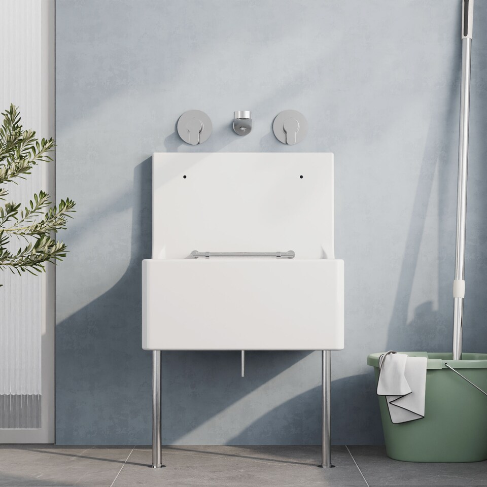 Balterley Traditional Fireclay Cleaner Sink with Waste and Legs | White ...