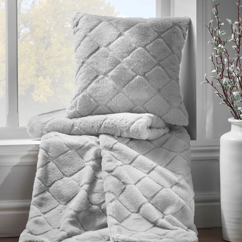 Catherine Lansfield Cosy Diamond Faux Fur Soft Blanket Throw | Silver ...