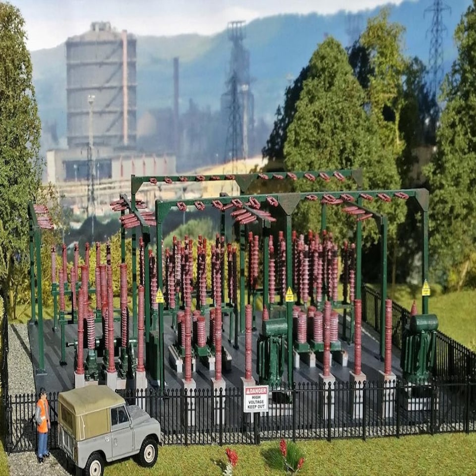GM Structures Fordhampton Electricity Substation Kit - Tesco Groceries