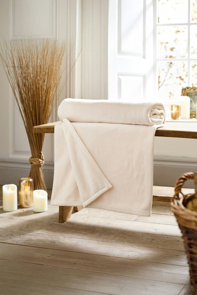 Snuggle Touch 140 x 180cm Soft Blanket - Solid Colour Plain Throws ...