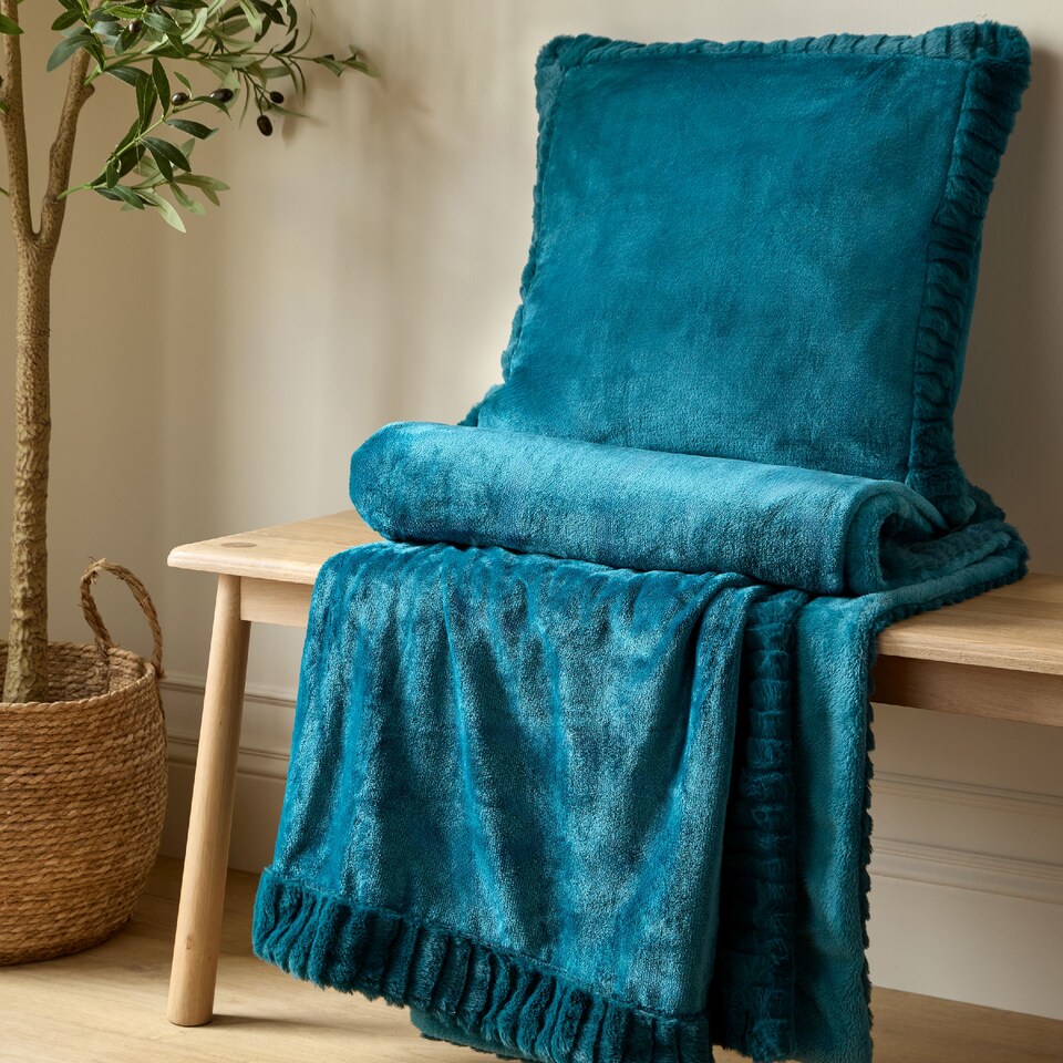 Catherine Lansfield Velvet And Faux Fur Soft Touch Blanket Throw ...