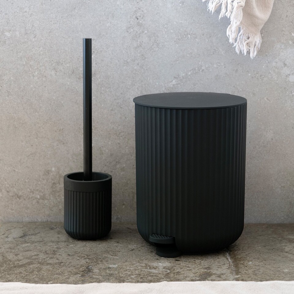 BESLAGSBODEN Black Polyresin Freestanding Toilet Brush and Holder ...