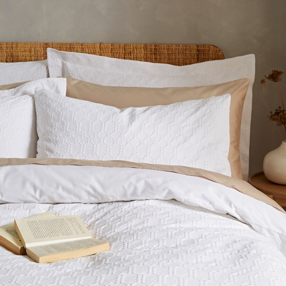 180 Thread Count Waffle Cotton Circle Duvet Cover Set | White | King ...