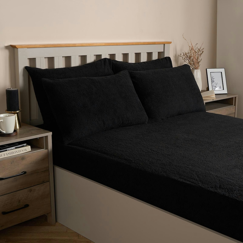 OHS 4 Pack Soft Cosy Teddy Fleece Pillowcases, 50x75cm - Black - Tesco ...