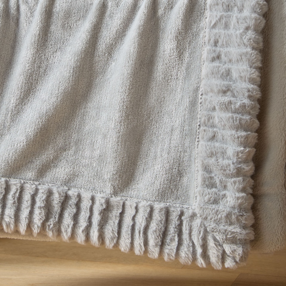 Catherine Lansfield Velvet And Faux Fur Soft Touch Blanket Throw ...