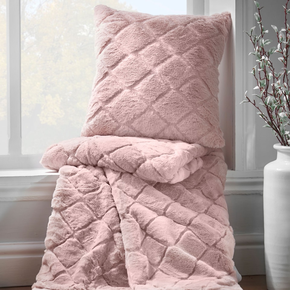 Catherine Lansfield Cosy Diamond Faux Fur Soft Blanket Throw | Pink ...