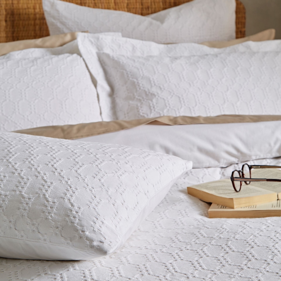 180 Thread Count Waffle Cotton Circle Duvet Cover Set | White | Super ...