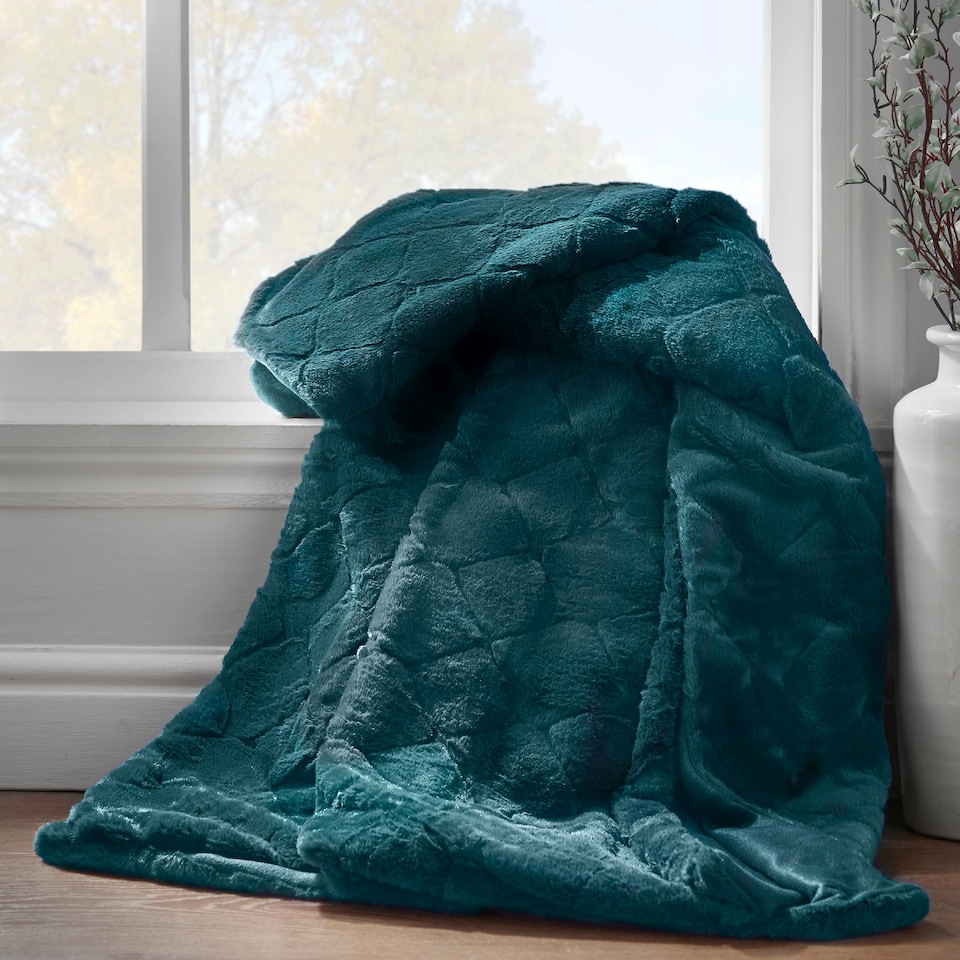 Catherine Lansfield Cosy Diamond Faux Fur Soft Blanket Throw | Green ...