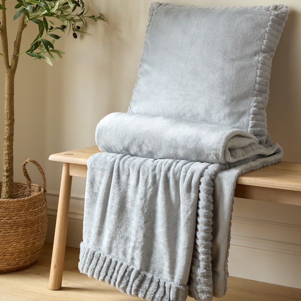 Catherine Lansfield Velvet And Faux Fur Soft Touch Blanket Throw ...