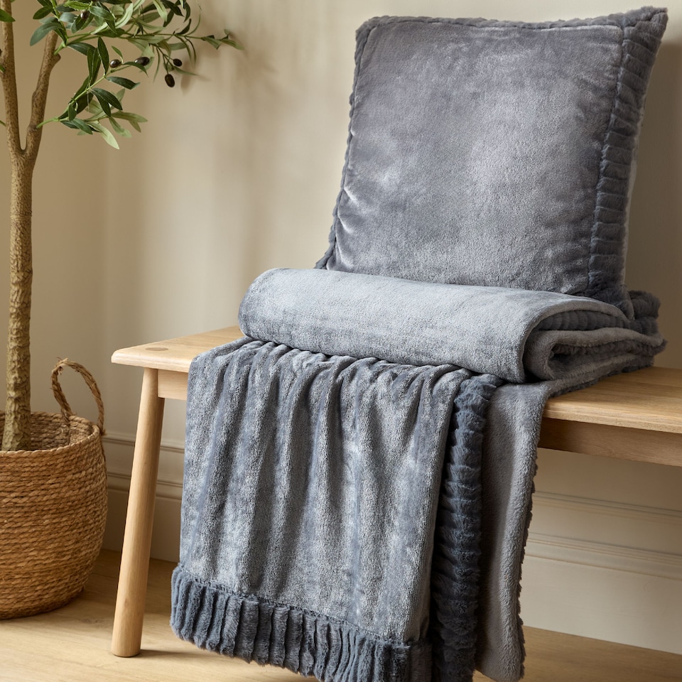 Catherine Lansfield Velvet and Faux Fur Soft Touch Blanket Throw | Grey ...
