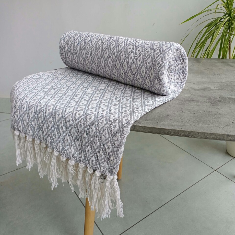 Eden Cotton Geometric Throw | Silver | Silver (220x250 cm) | S | 1 ...