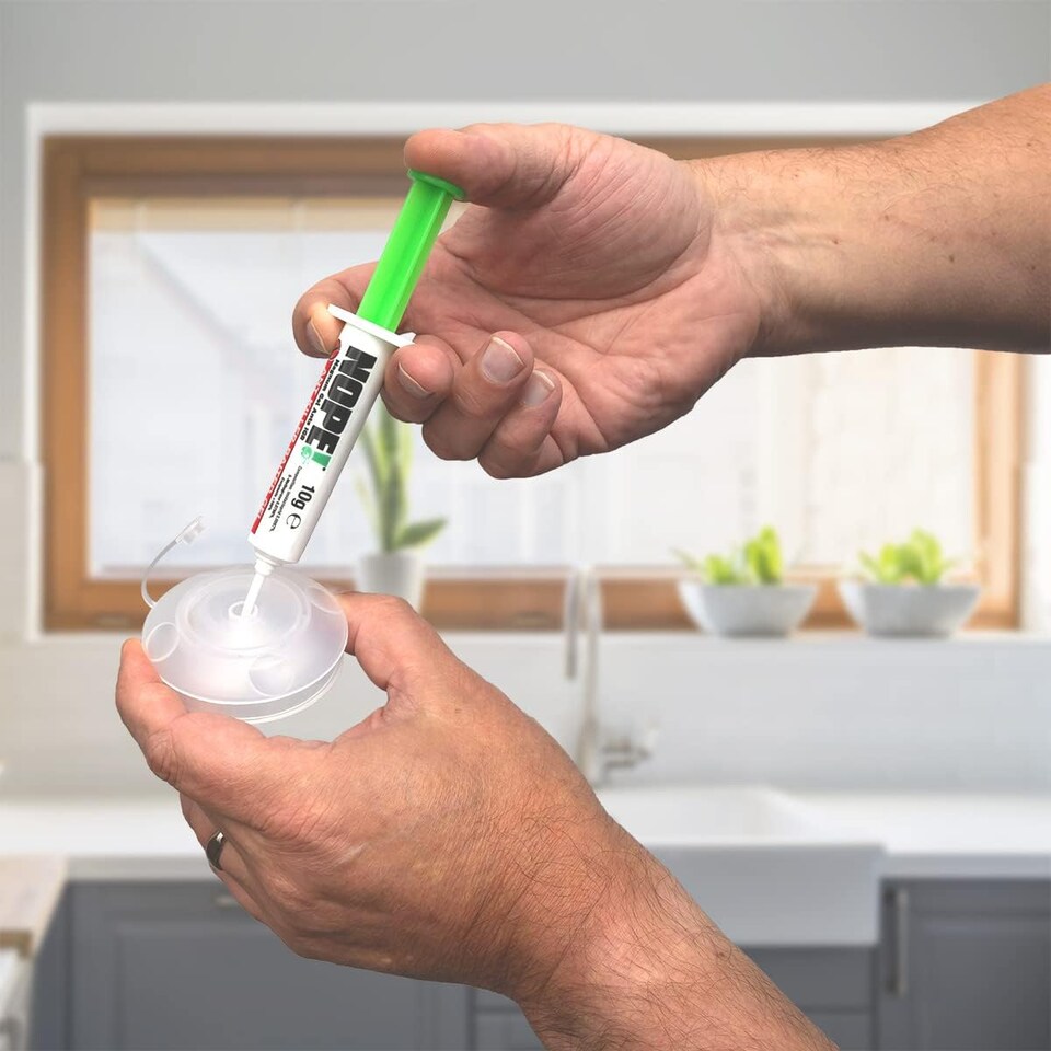 NOPE Refillable Bait Station x 4 Pack and Syringe x 2 Pack - Tesco ...