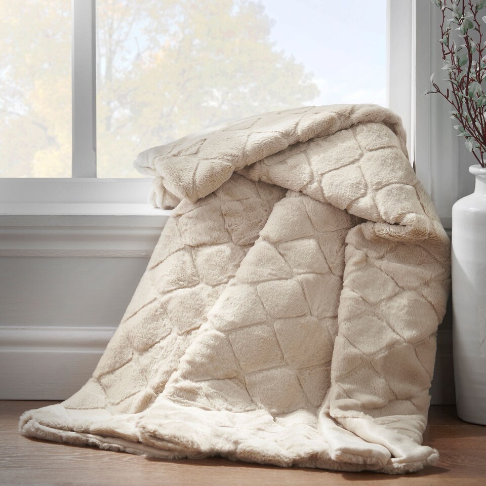 Catherine Lansfield Cosy Diamond Faux Fur Soft Blanket Throw | Cream ...